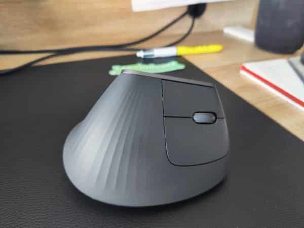 Test Logitech MX Vertical : une souris pas pour les petites mains ...